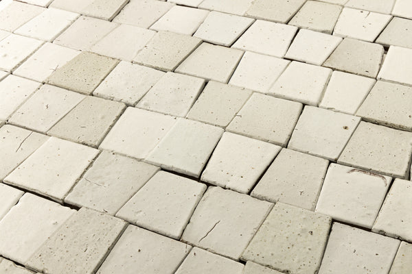 Chunky White Angled Tiles GJ645N – VEELVLAK-Frēodōm