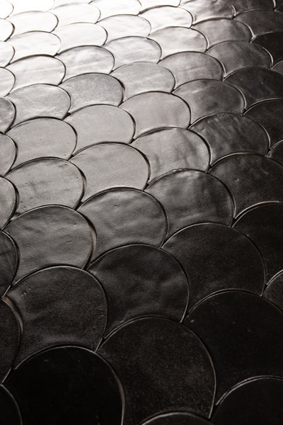 Black Fish Scales Tiles ZNS252 4C – VEELVLAK-Frēodōm