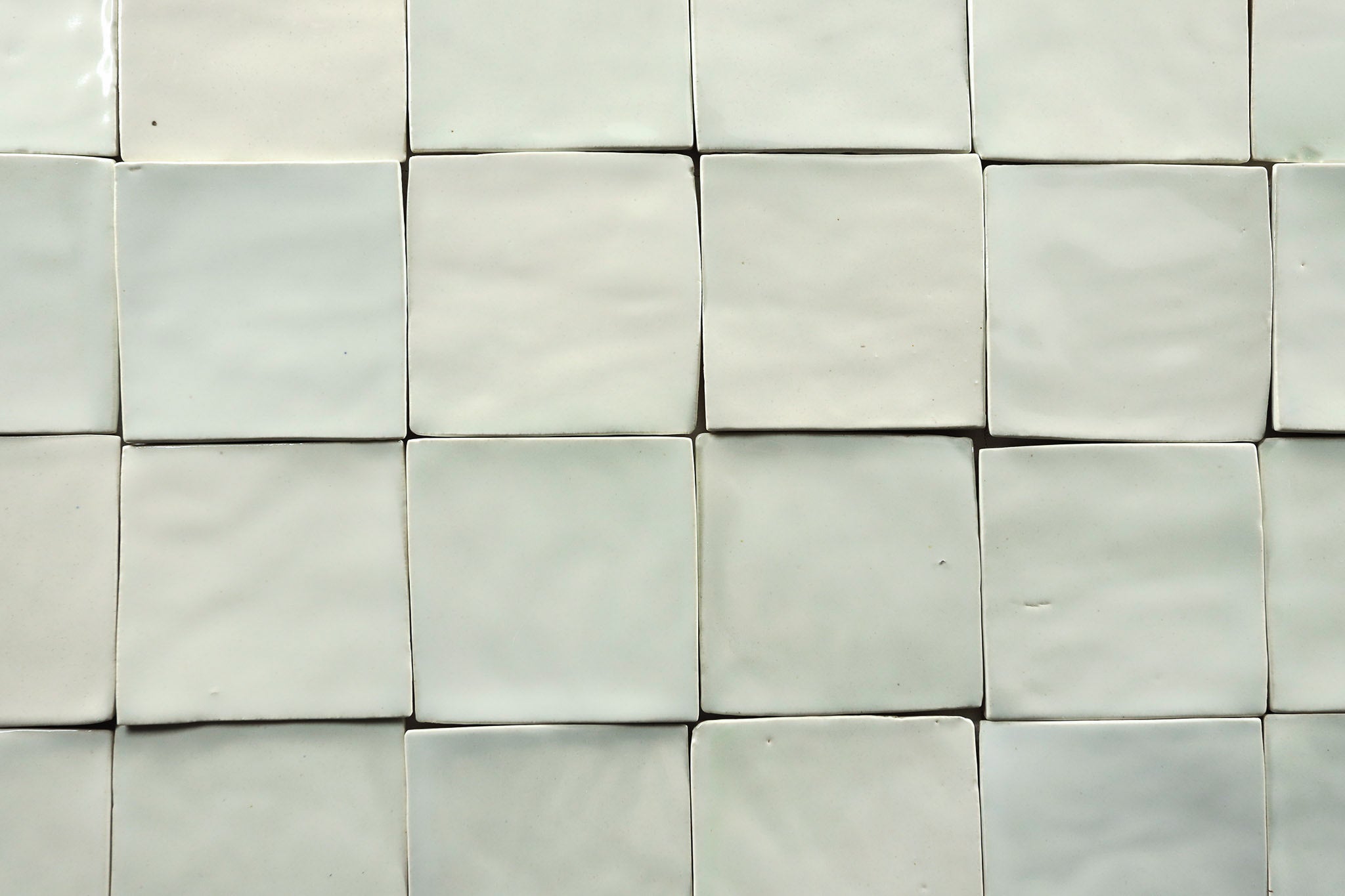 Square hand made tile pale blue and white A8LUUT 2B – VEELVLAK-Frēodōm