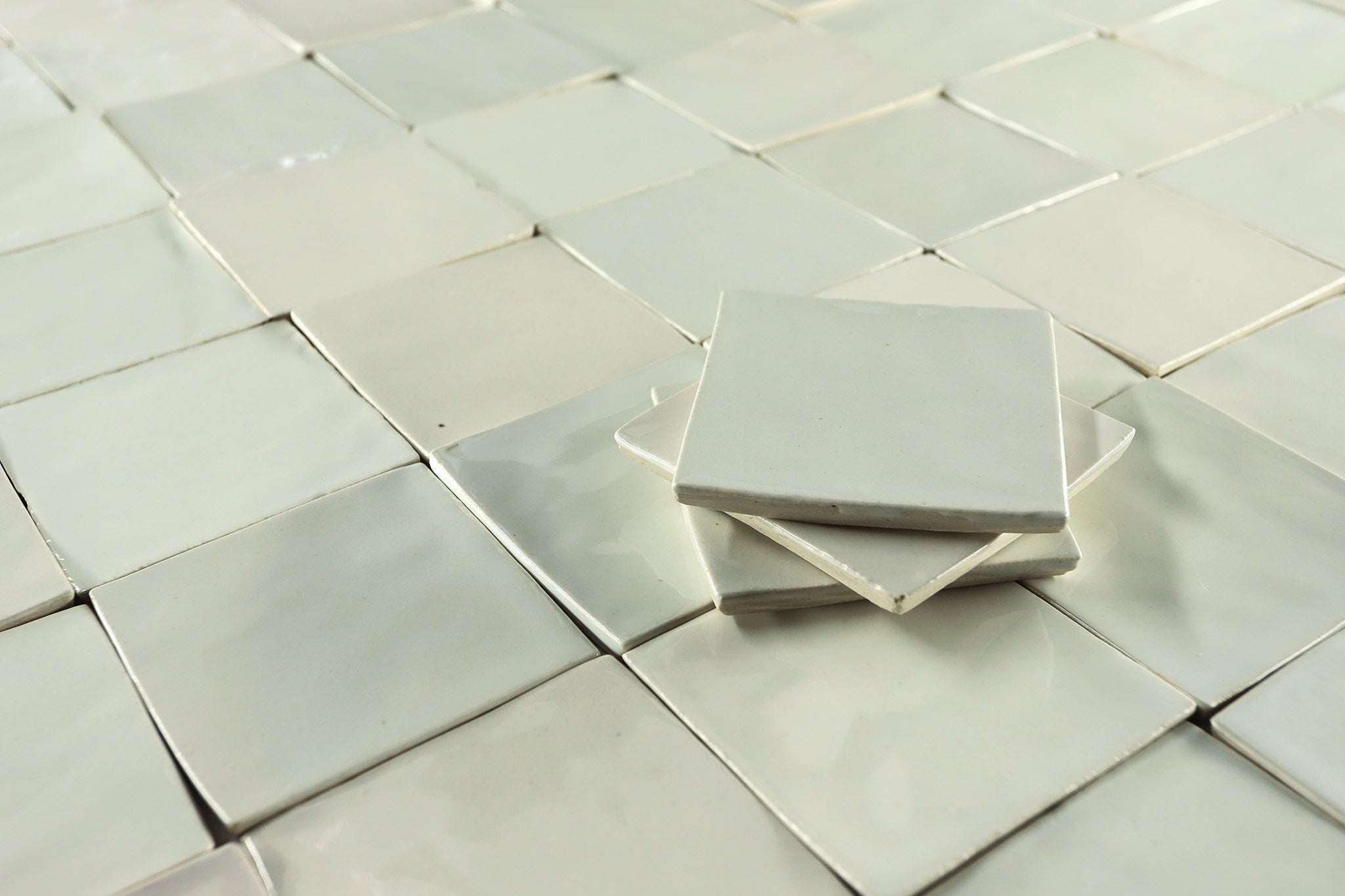 Square hand made tile pale blue and white A8LUUT 2B – VEELVLAK-Frēodōm