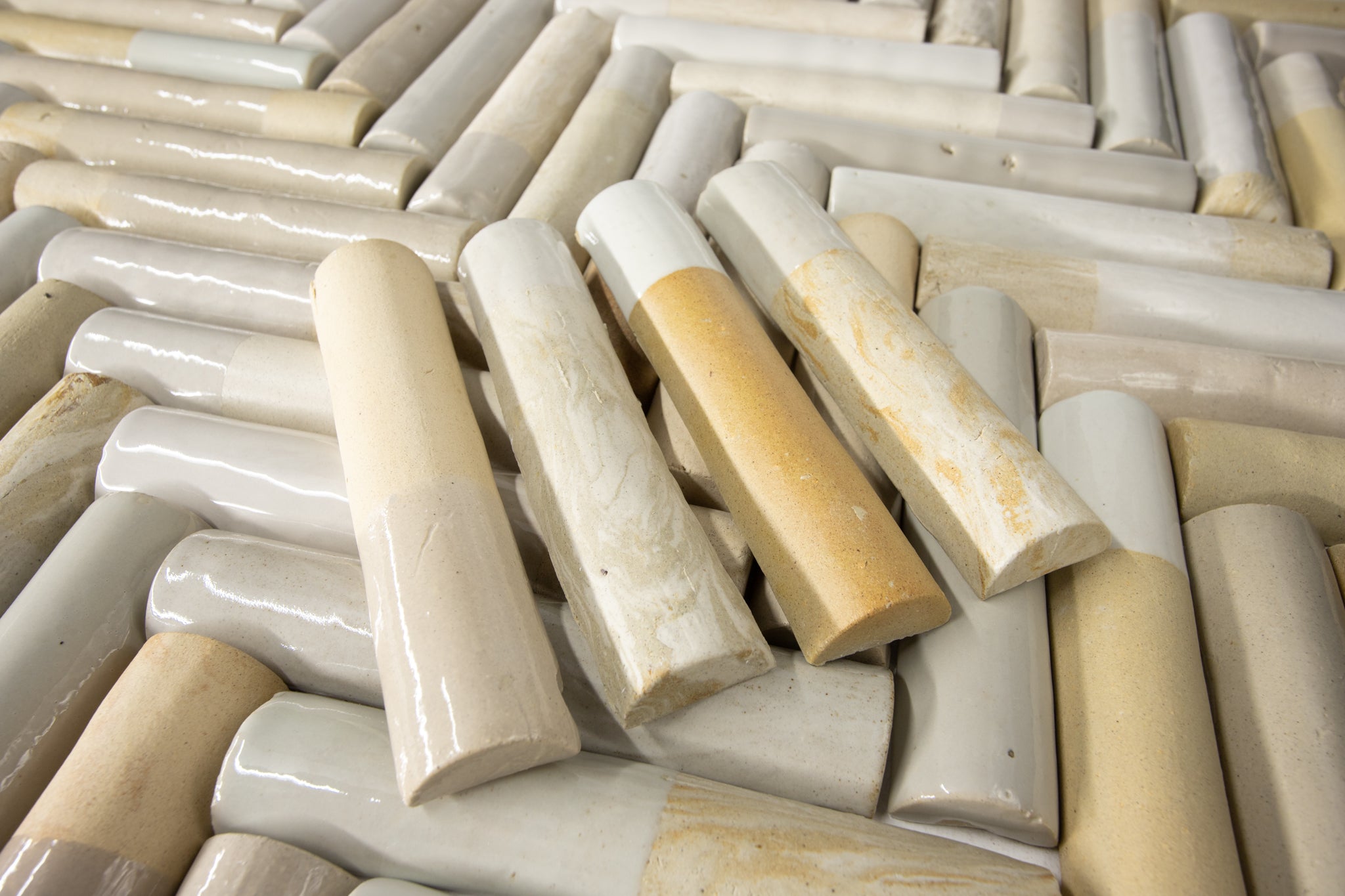Fluted Grey & Light Terracotta Tiles EXVCN6 – VEELVLAK-Frēodōm
