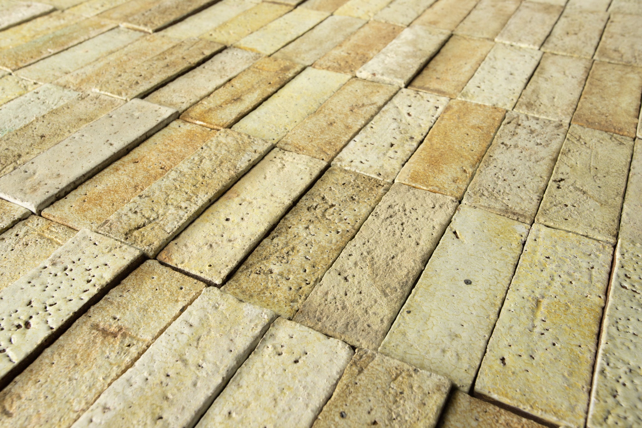 Yellow Textured Rectangular Klompie Tile UD8KT2 3A – VEELVLAK-Frēodōm