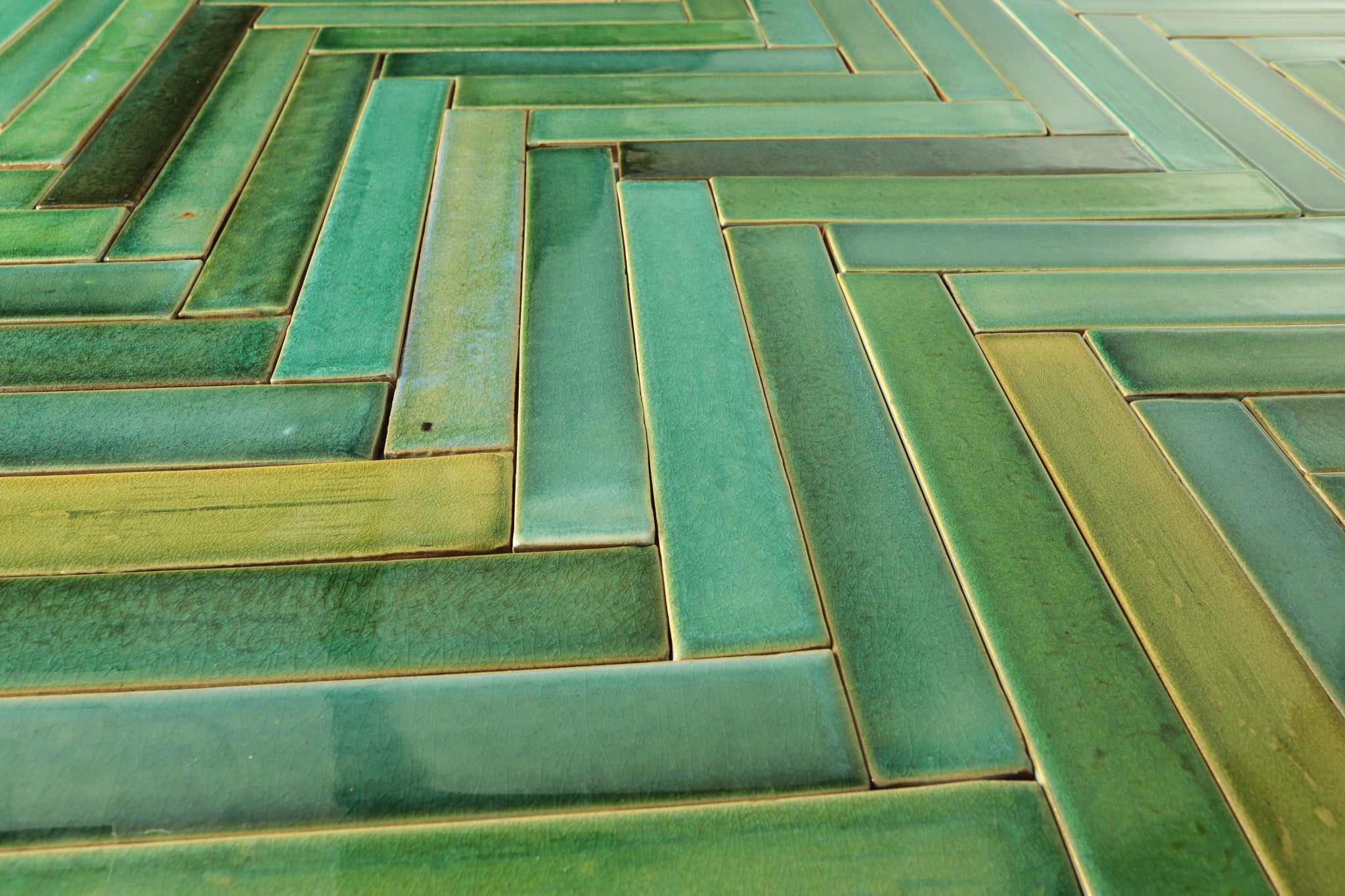 Rectangular tile glassy green/aqua blend YPGLC 9C – VEELVLAK-Frēodōm